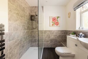 Apartamento, 1 quarto, varanda, vista para o jardim | Casa de banho