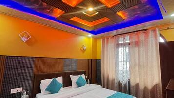 Quarto Deluxe, fumadores, vista para a montanha | Roupa de alta qualidade, com mobília individualizada, Wi-fi grátis