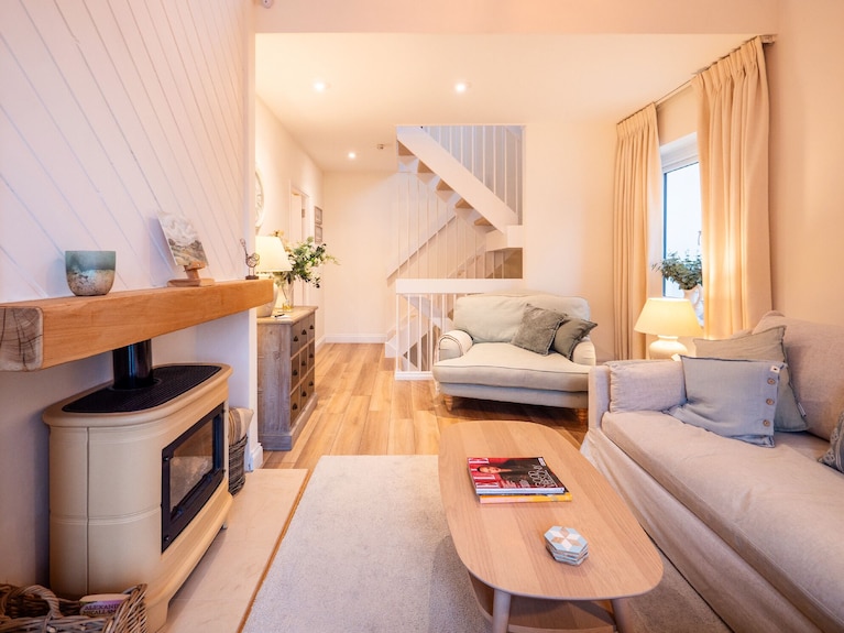 Luxury Dartmouth Townhouse With Pool & Parking - 다트머스