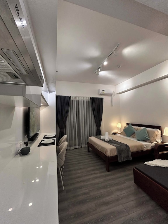 Elegant High Floor Condo With Stunning View, Near Davao International Airport - Davao City