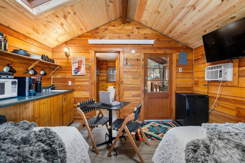 Red Rock Cabin: Black Hills Retreat - Mount Rushmore, SD