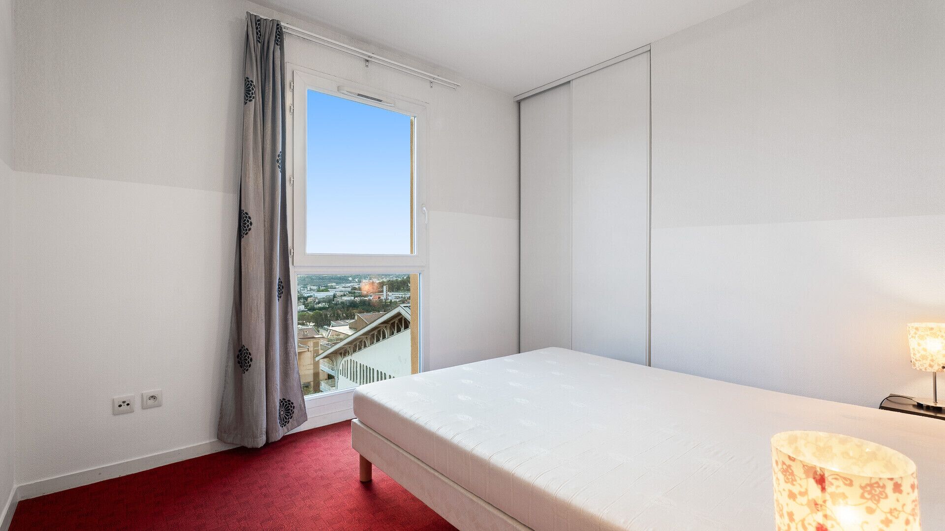 Appartement Avec Piscine Et Balcon à Grasse - Grasse