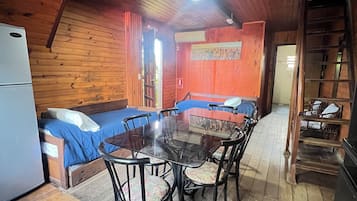 Cabana standard, varanda, vista para o jardim | Parte interna