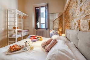 Apartamento (2 Bedrooms) | 2 quartos, espaço de trabalho para notebook