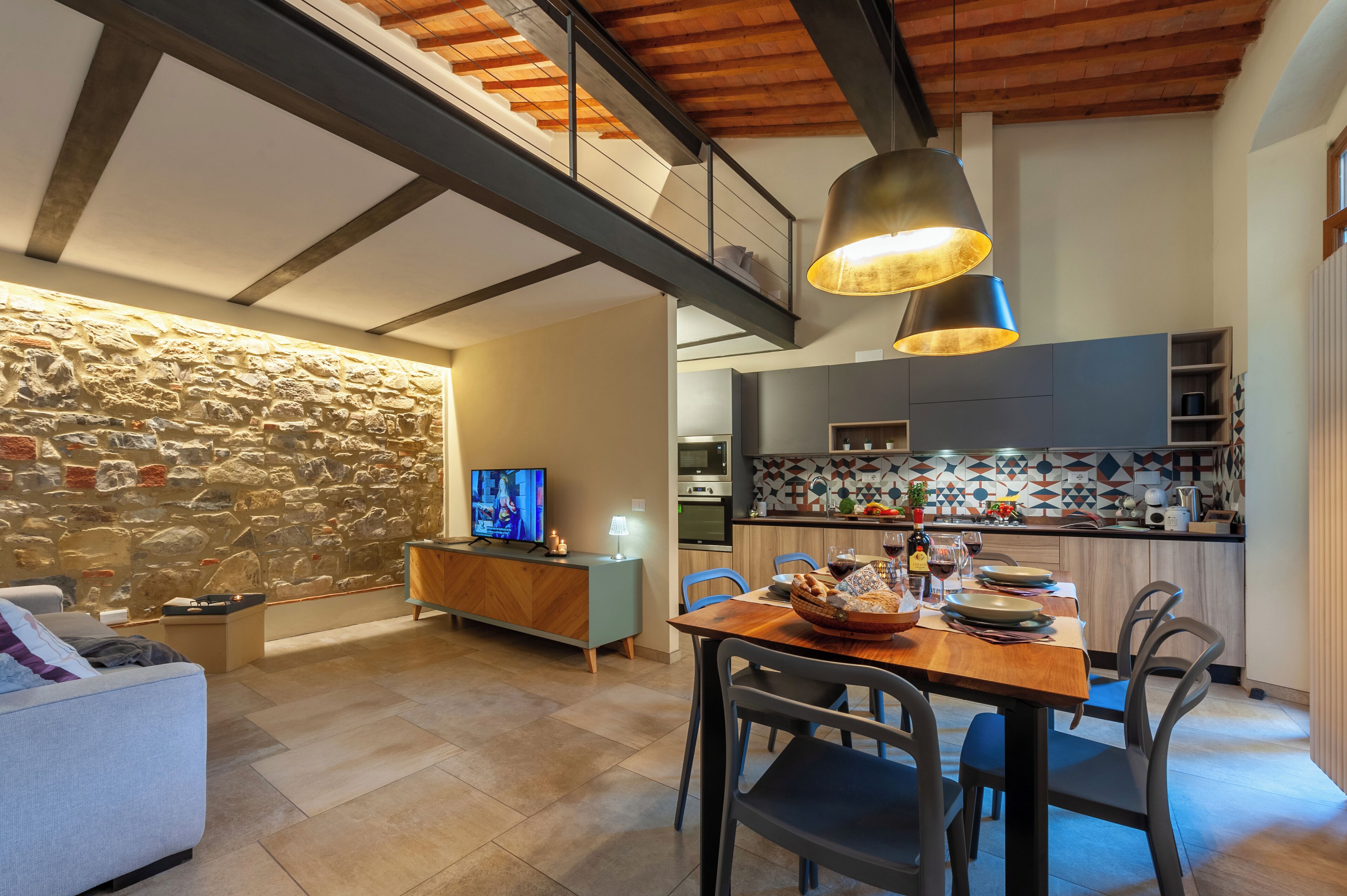 Apartamento (2 Bedrooms) | Cozinha privada | Um micro-ondas, um forno, uma placa de cozinha 