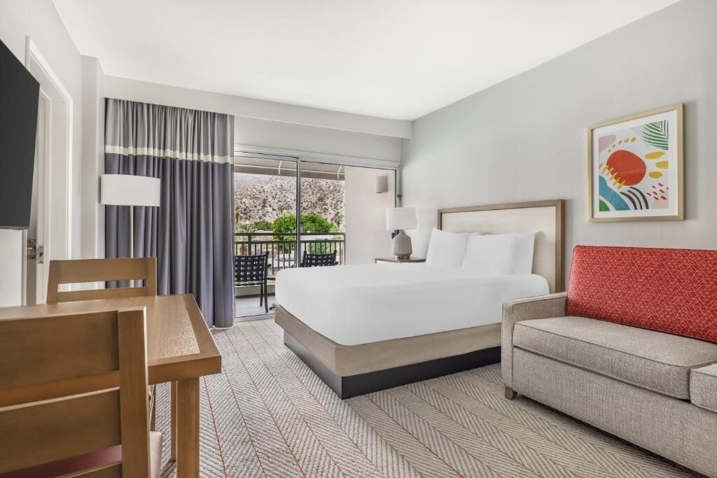 Spacious Palm Springs Stay Close To Attractions For Ultimate Comfort - Palm Springs, CA