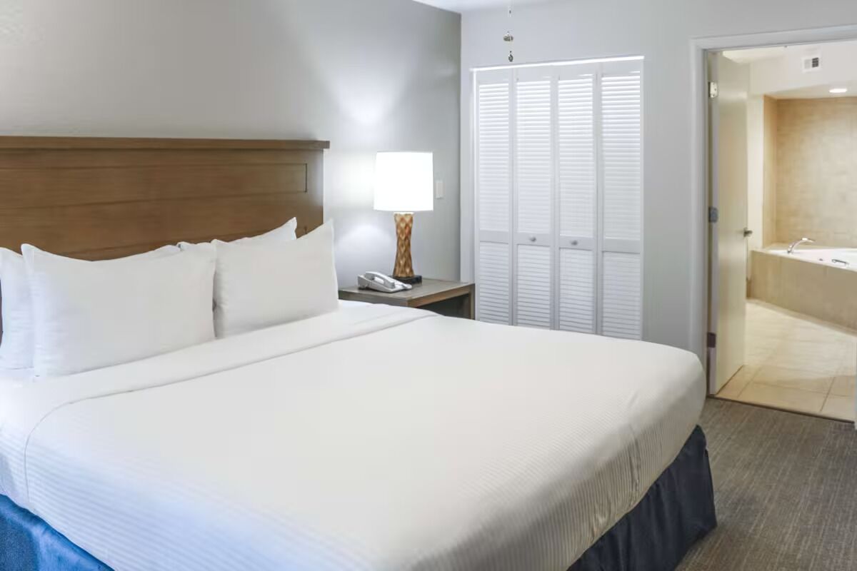 Tropical Kissimmee Villa W/ Pools, Hot Tub & Disney Magic Nearby - 5.6 Mi Away - Celebration, FL