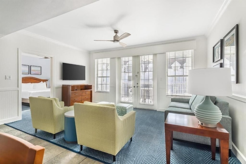 Spacious 3-br Villa Steps Away From Orlando Hot Spots And Fun Activities - Orlando, FL