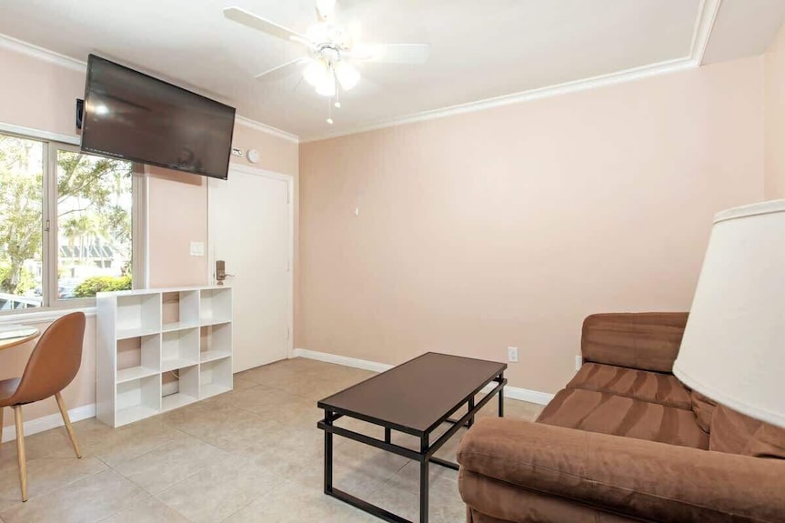 Pb Local Living Less Than A Block From The Beach - San Diego