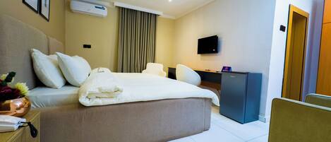 Cofre no quarto, secretária