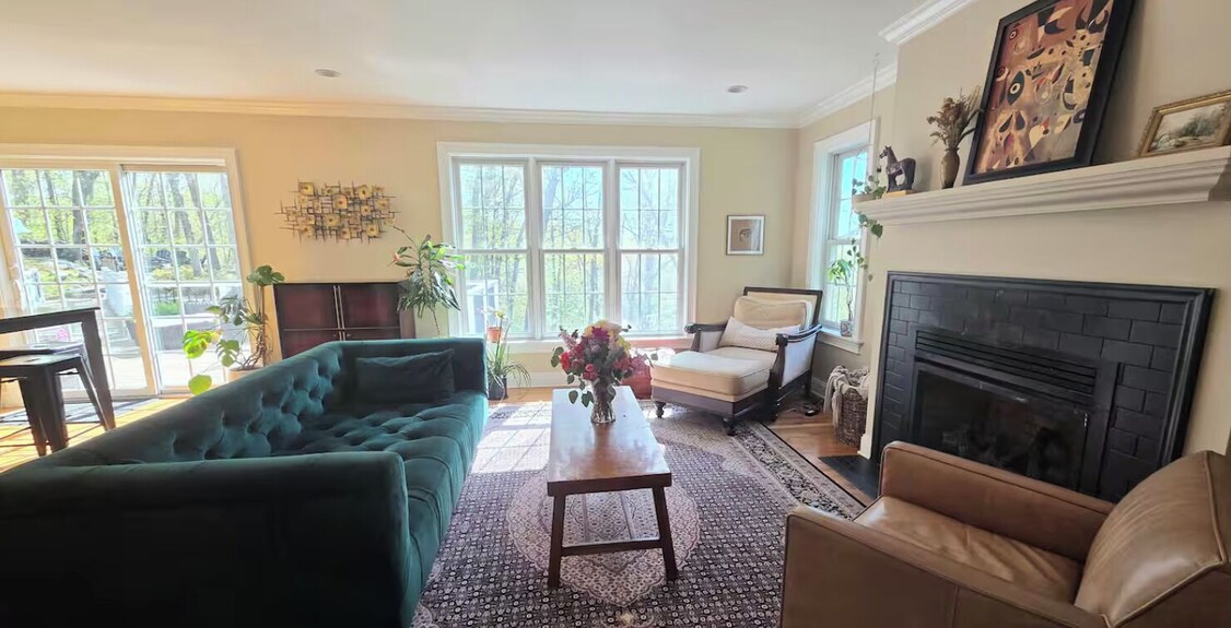 Colonial Home On 2 Acres With Hot Tub And Al Fresco Dining And More! - Westchester County, NY