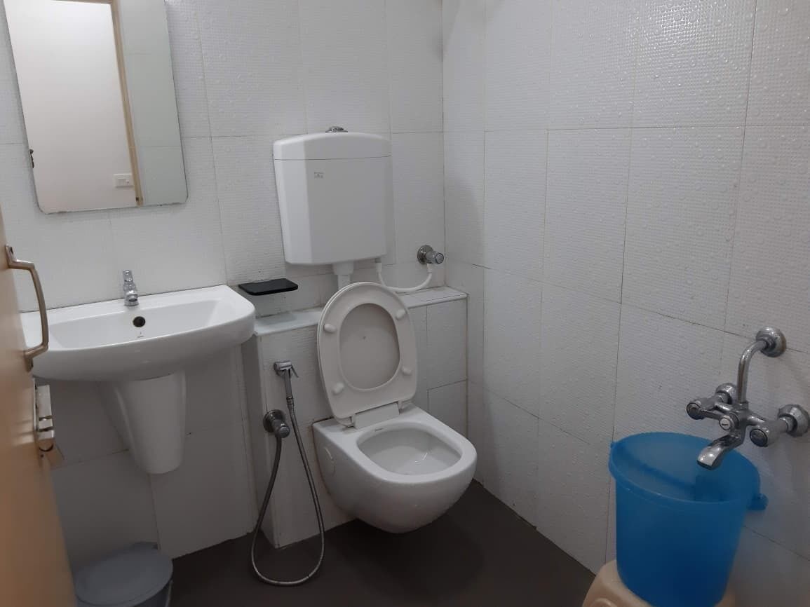 Quarto Deluxe | Casa de banho | Um polibã, toalhas fornecidas, sabão, champô 