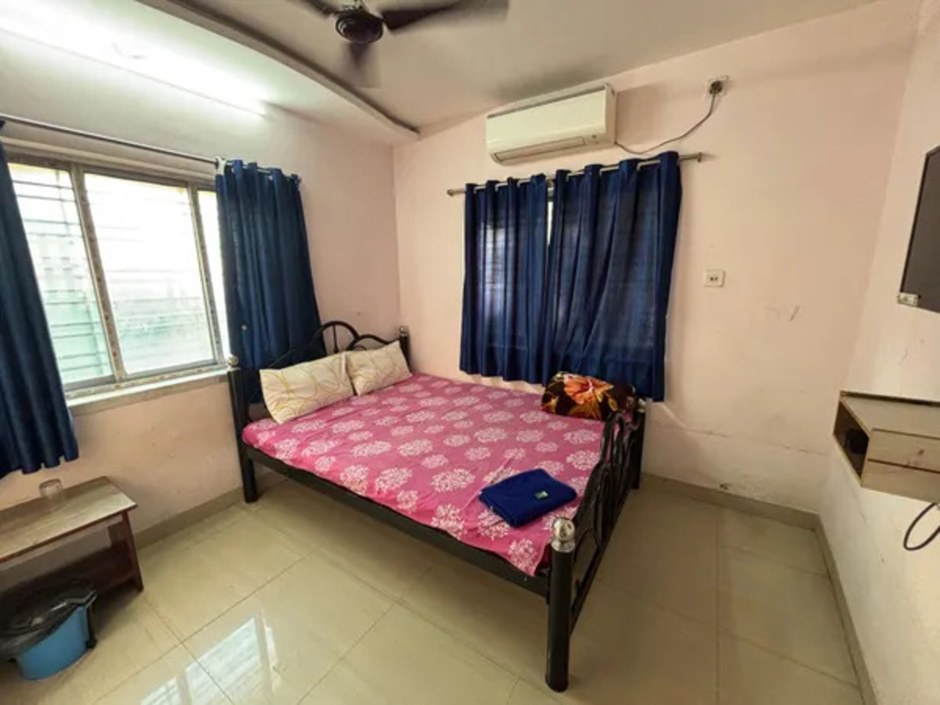 Quarto Deluxe | Lençóis de algodão egípcio, roupa de alta qualidade, cofre no quarto 