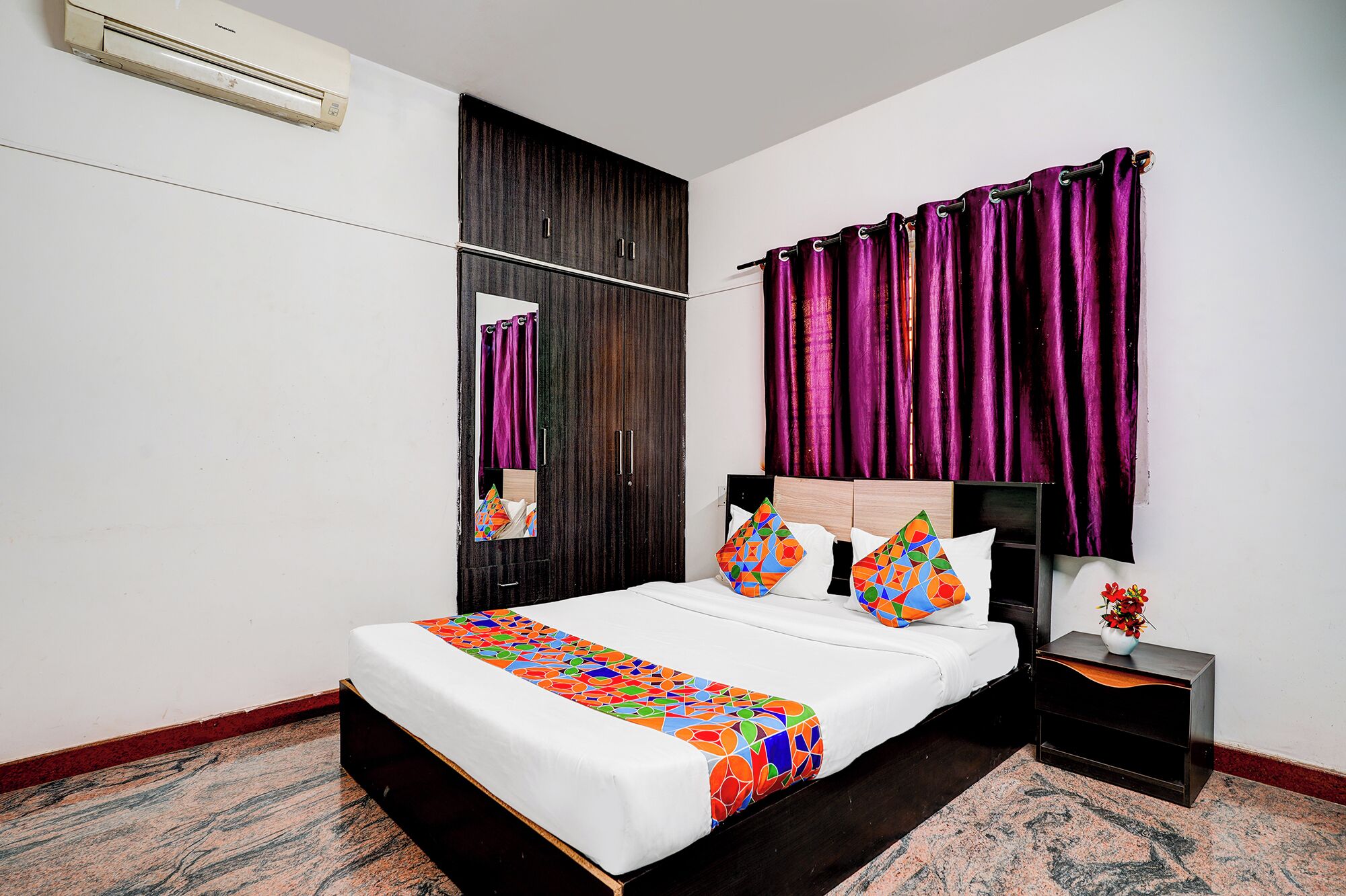 Quarto Deluxe | Lençóis de algodão egípcio, roupa de alta qualidade, cofre no quarto 