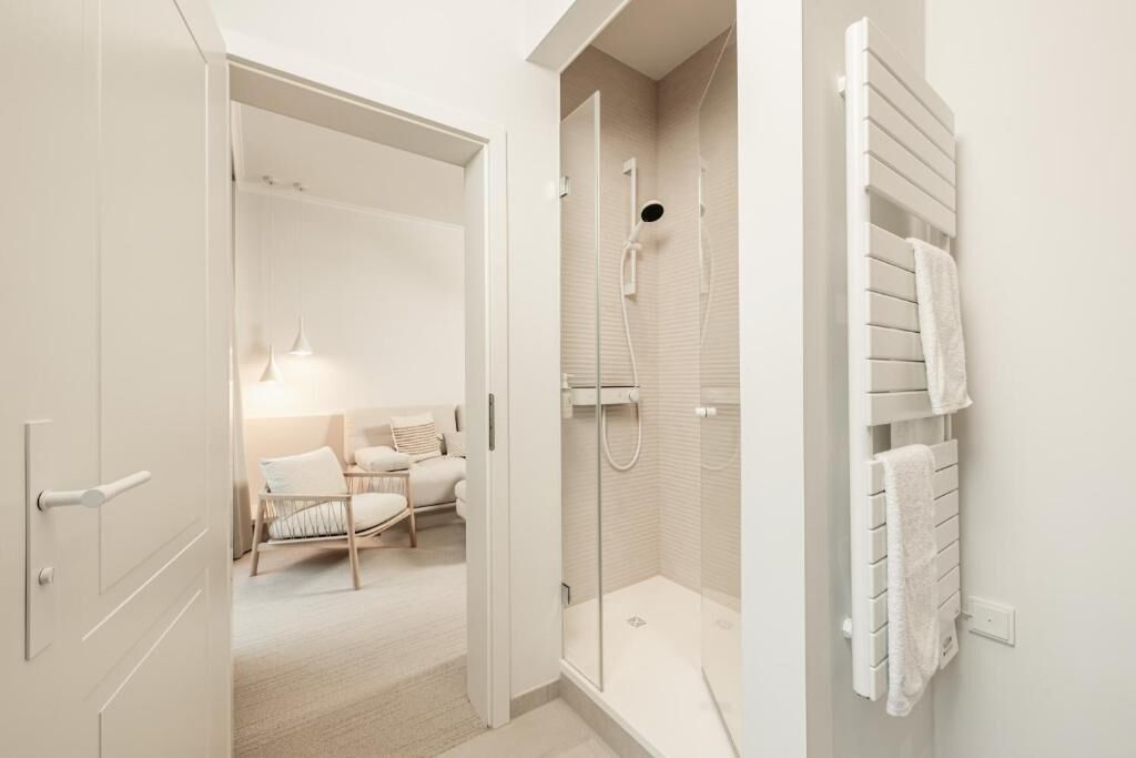 Um polibã, artigos de higiene pessoal grátis, um secador de cabelo 