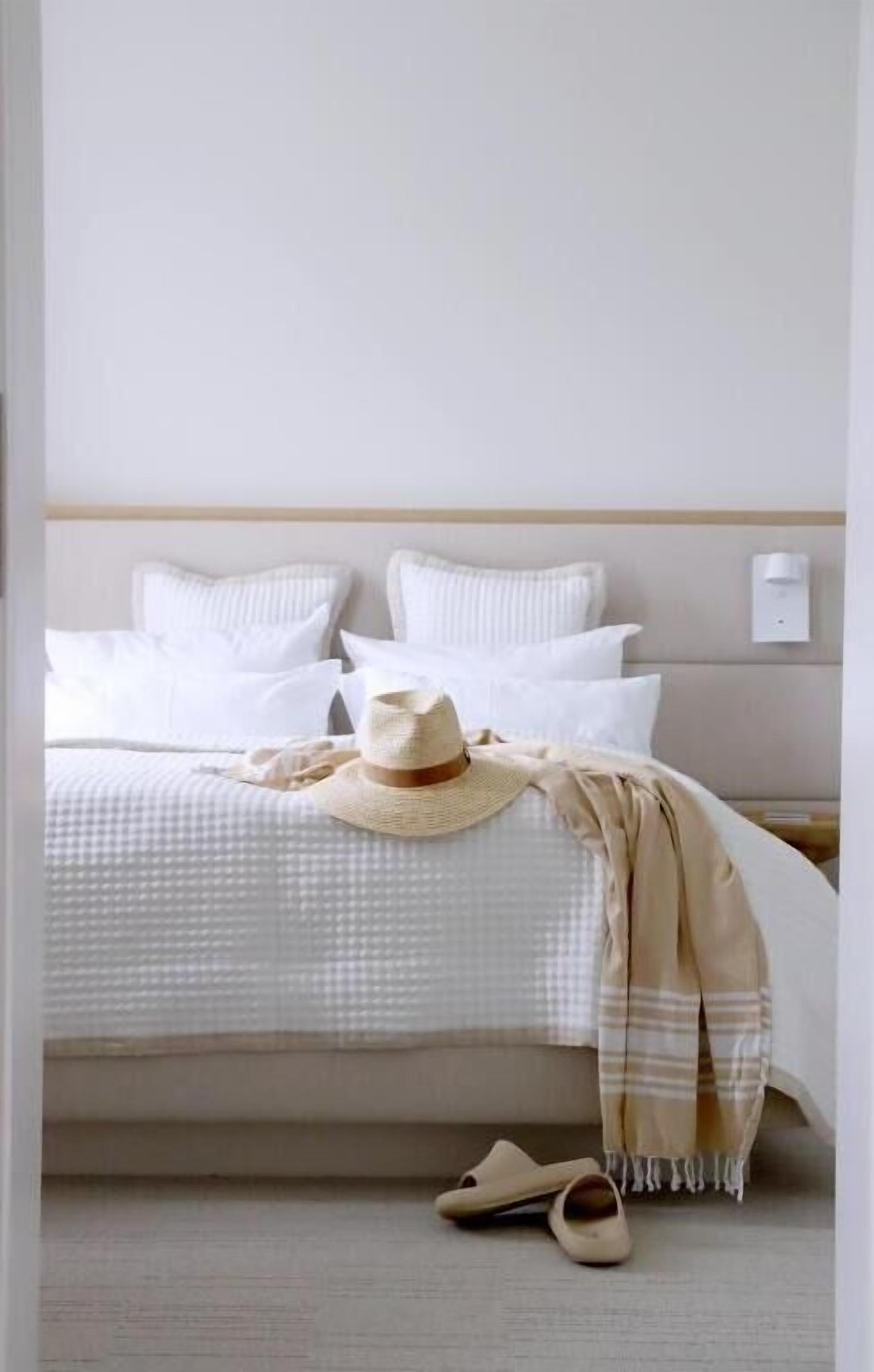 Suite Clássica | Cofre no quarto, secretária 