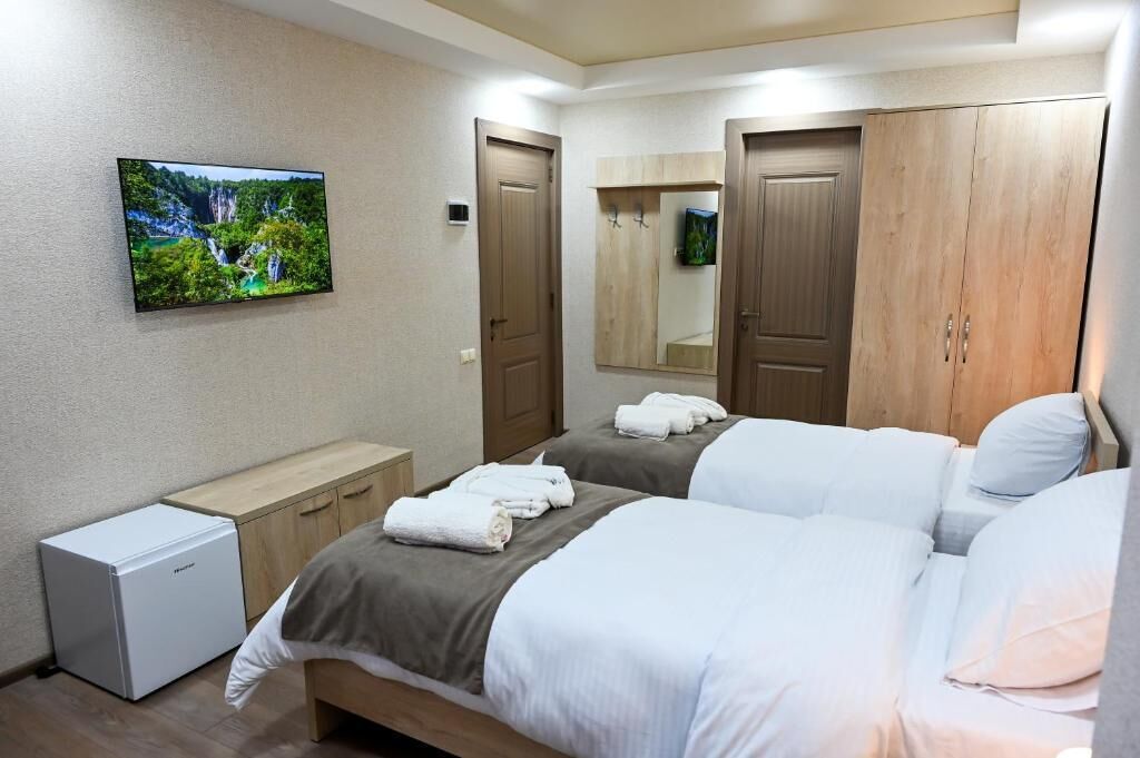 Quarto Twin Standard, varanda, Vista para a cidade | Secretária, ferro/tábua de engomar 