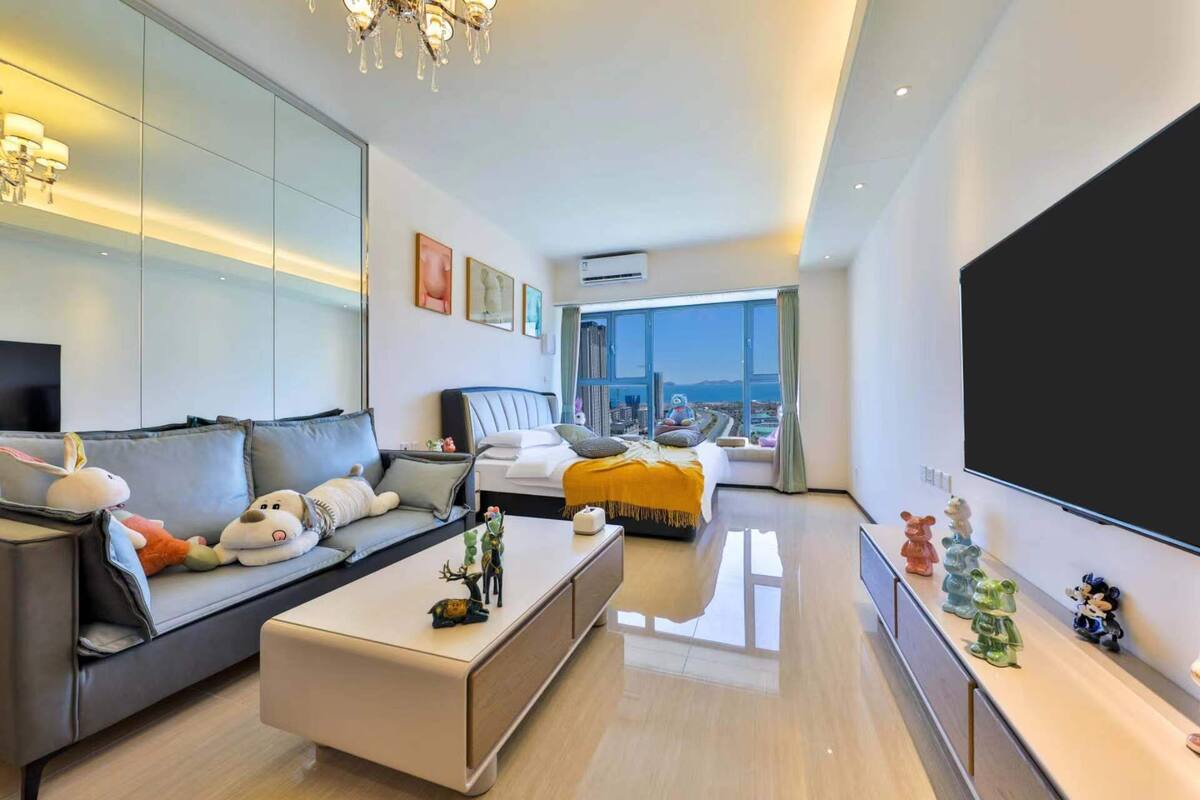 Quarto casal sênior, vista para o mar | Sala de estar