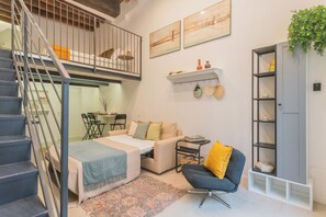 Apartamento (1 Bedroom) | Sala de estar | Televisor 