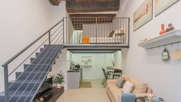 Apartamento (1 Bedroom) | Sala de estar | Televisor