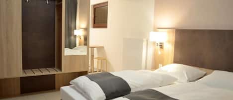 Suite Familiar | Cortinas/cortinados opacos, ferro/tábua de engomar, Wi-fi grátis