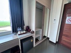 Quarto duplo standard | Escrivaninha, camas extras/dobráveis (sobretaxa), Wi-Fi de cortesia