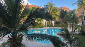 Apartamento, 2 quartos, varanda, vista para a piscina | Piscina | Piscina exterior