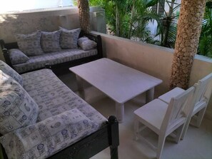 Apartamento Deluxe, varanda, vista para o jardim | Varanda