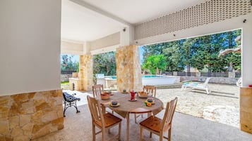 Vila standard, 2 quartos, 2 banheiros (Villino Salentum Pool&Greenery) | Opções para refeição ao ar livre