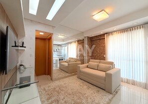 Apartamento Comfort, 1 cama queen-size e sofá-cama | Sala | TV de ecrã plano 