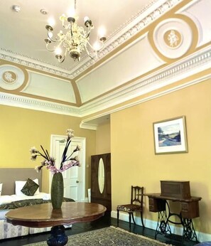 Quarto Familiar, vista para o jardim | Interior