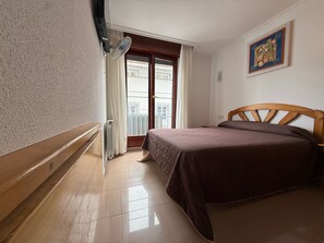 Quarto casal | Cofres nos quartos, escrivaninha, Wi-Fi de cortesia