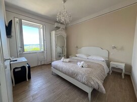 Quarto Duplo, vista para o jardim | Secretária, Wi-fi grátis