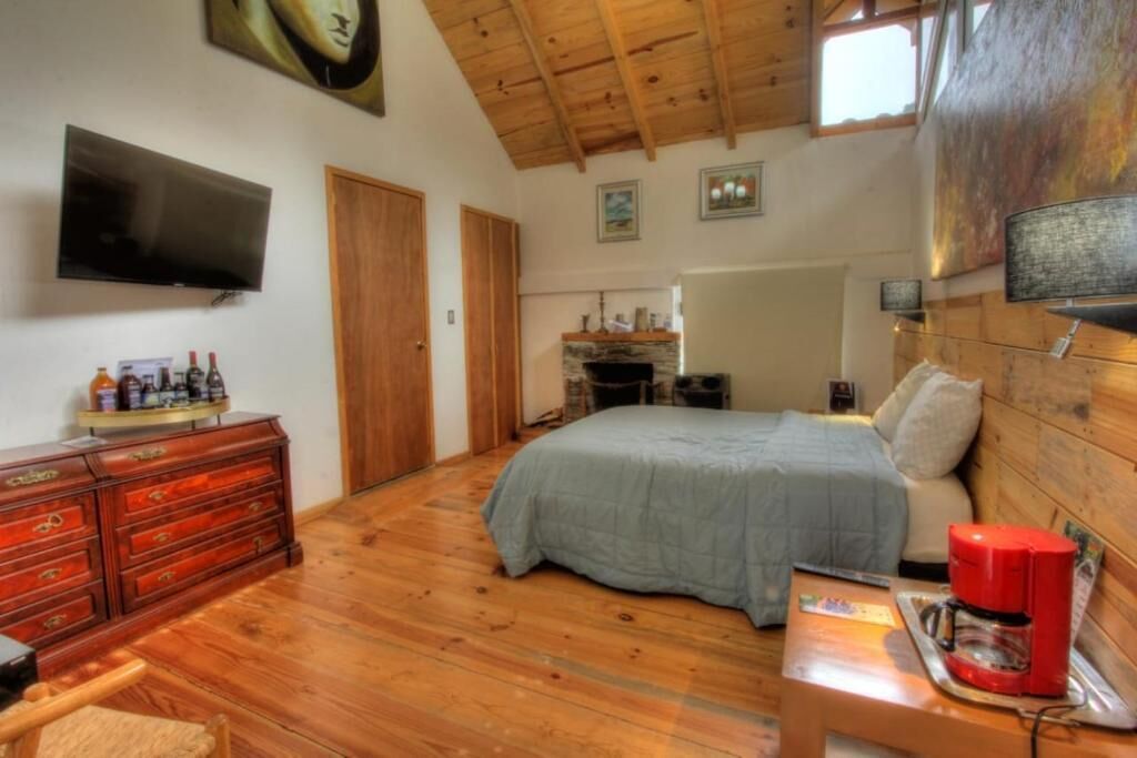 Quarto clássico | Cofres nos quartos, cortinas blackout, ferros/tábuas de passar roupa