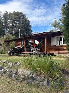 Cabana básico, 1 cama Queen, vista para o lago | Fachada