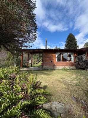 Cabana standard, 1 cama Queen, vista para o lago | Fachada