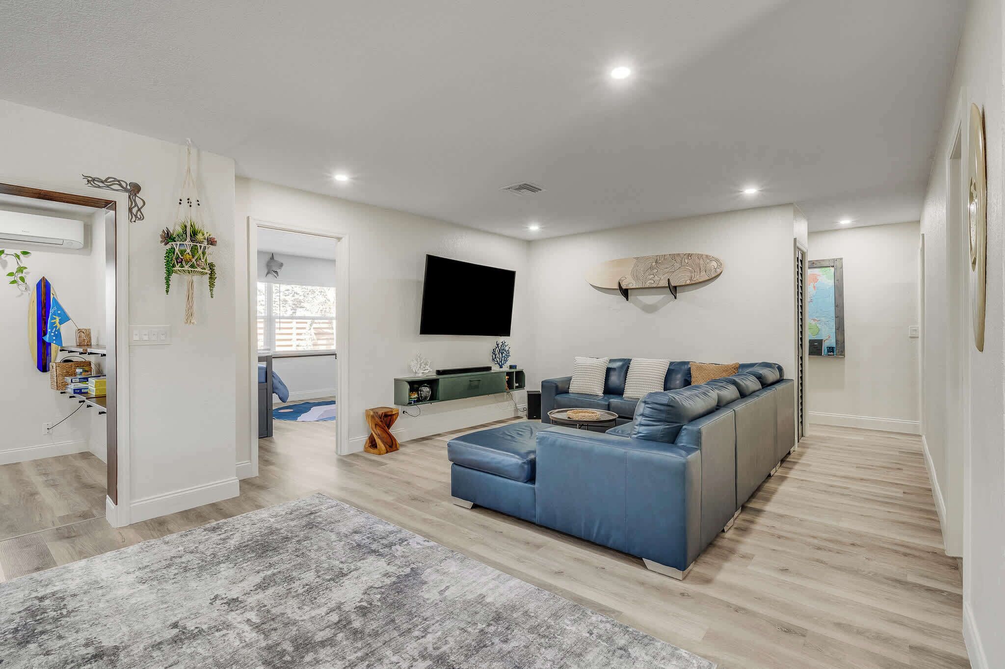 Canal Side Cocoa Beach 3br 3ba Retreat - Cocoa Beach, FL