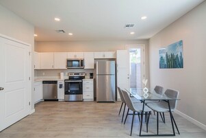 Apartamento de Luxo, 1 cama king-size, ar condicionado | Cozinha privada