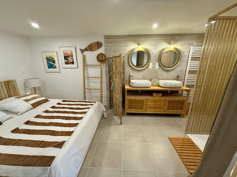 Bright, New, Very Well-equipped T2 Apartment, Quiet, Dedicated Parking Space. - Istres