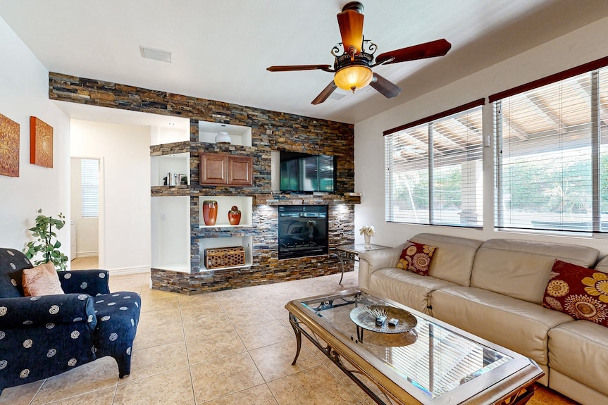 Beautiful Home With Private Pool, Outdoor Kitchen & Enclosed Yard - Indio, CA