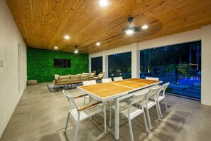 Villa Deluxe, pátio, vista para o jardim | Terraço/pátio interior