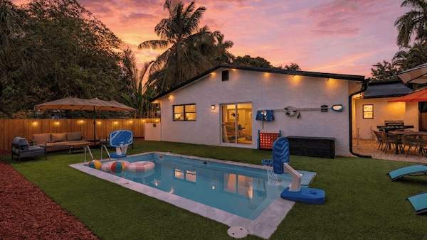 Hoop & Splash House By Avantstay Game Room + Pool + Firepit + Minutes To Las Olas - Fort Lauderdale, FL
