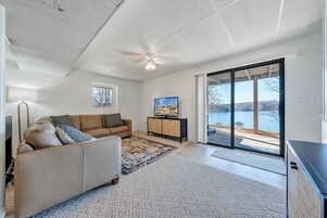 Casa, várias camas, banheira de imersão (LAKE Breeze) | Área de estar