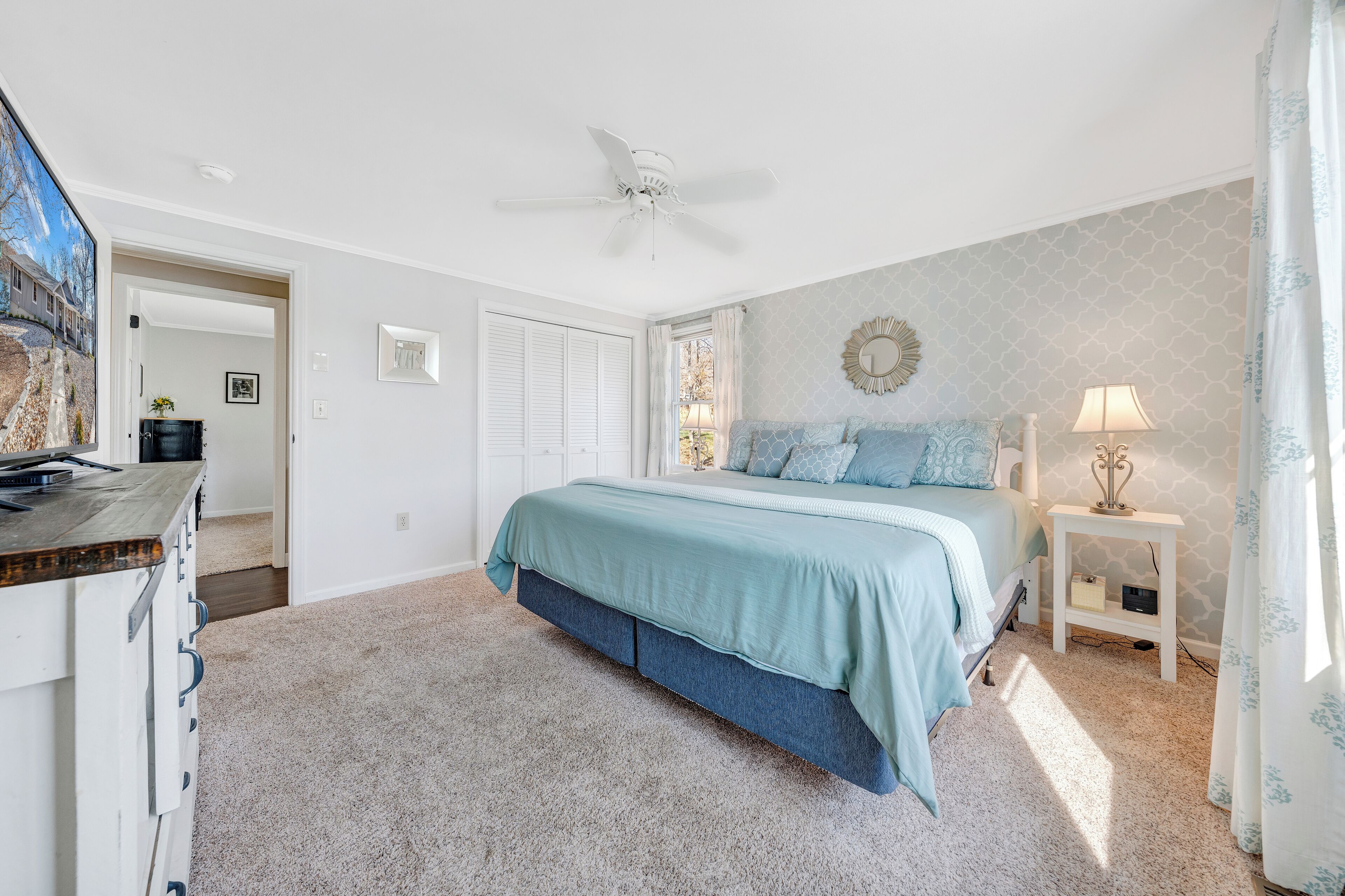 Casa, várias camas, banheira de imersão (LAKE Point Retreat)