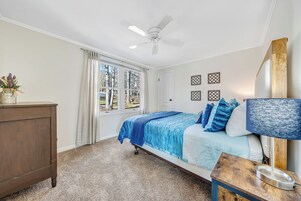 Casa, várias camas, banheira de hidromassagem grande (LAKE Point Retreat)