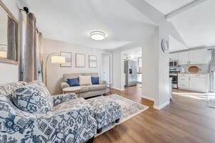 Casa, várias camas, pátio (LAKE Starboard) | Sala de estar