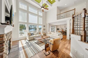 Casa, várias camas, pátio (LAKE Paradiso) | Sala de estar