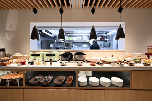 Pequeno-almoço tipo buffet diário mediante uma taxa