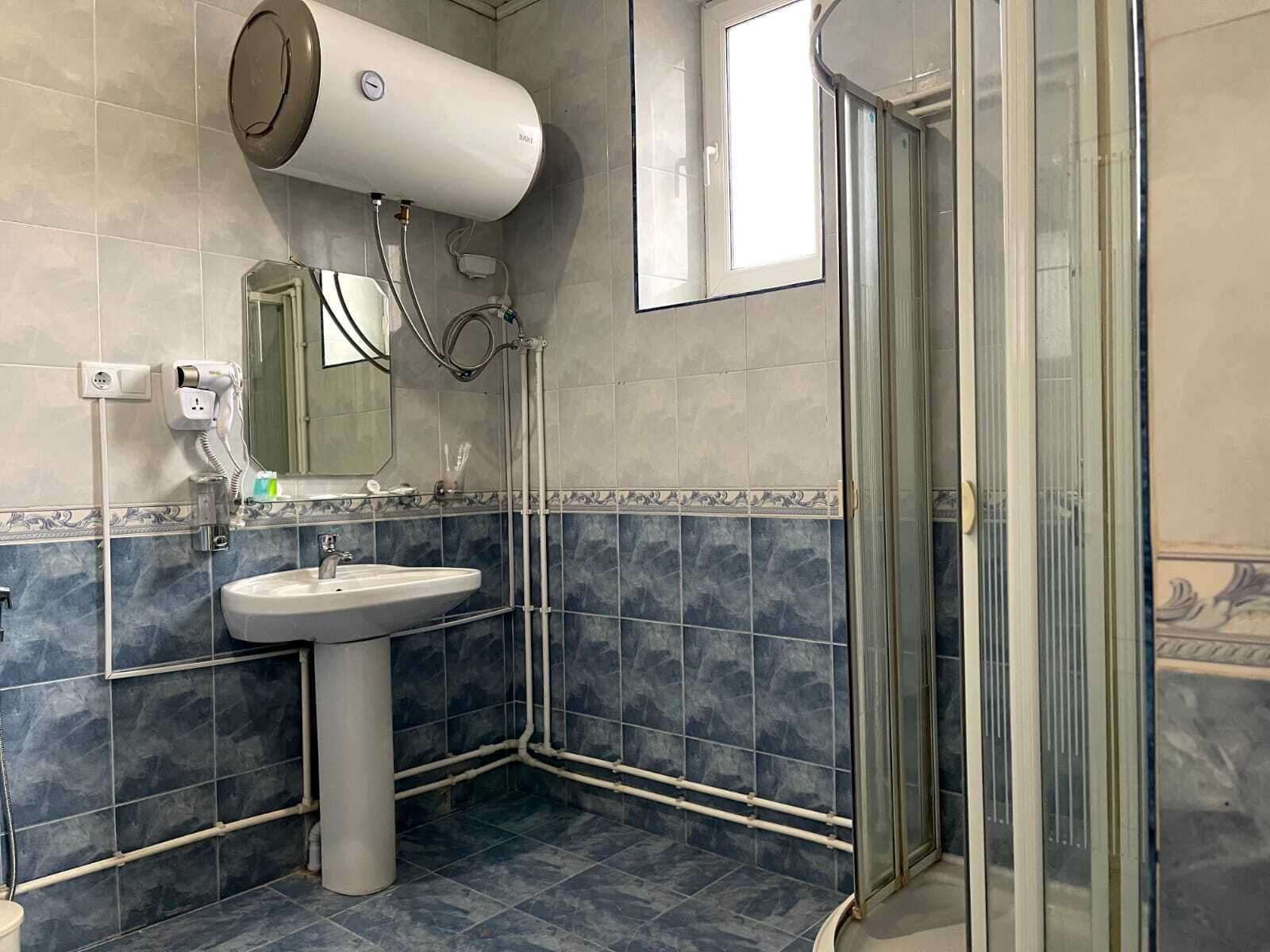 Quarto Quádruplo Standard, lanai (alpendre havaiano), Vista para a cidade | Casa de banho | Um secador de cabelo, toalhas fornecidas, sabão, champô 