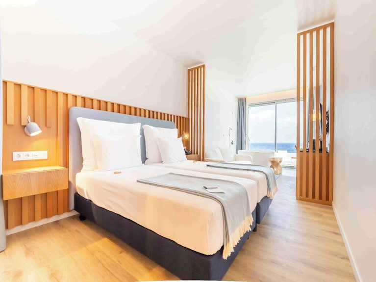 Oceanfront Balcony Hideaway Designed For Families Seeking A Peaceful Escape - Porto Moniz